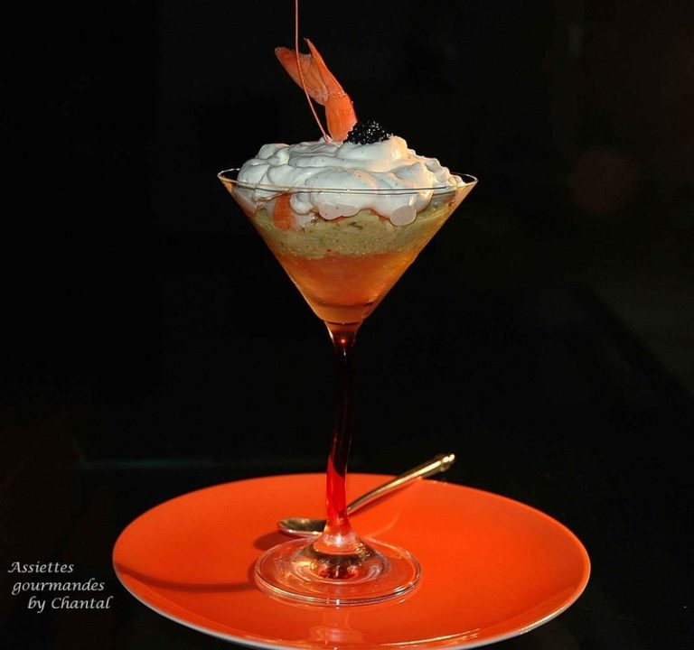 Cocktail de crevettes sur une gelée d'agrumes et purée d'avocat
