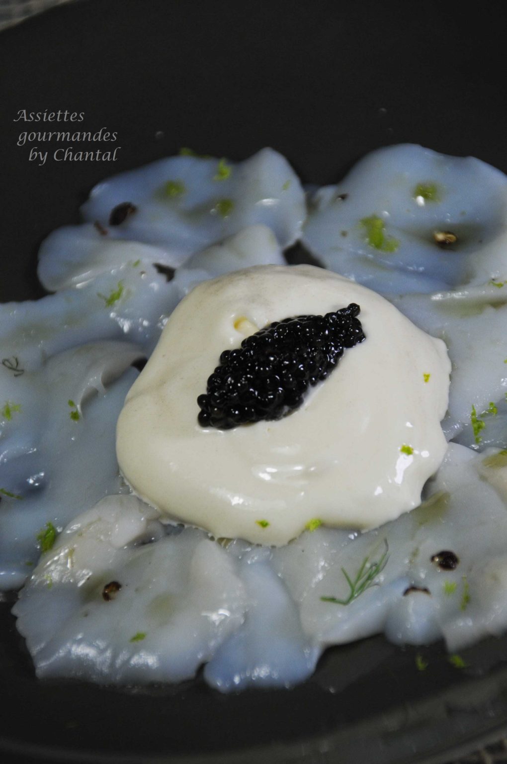 Carpaccio de Saint-Jacques, caviar et espuma de parmesan