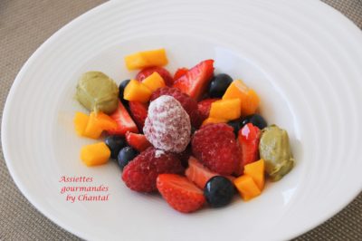 Fruits rouges, pistache et sirop de poivron rouge