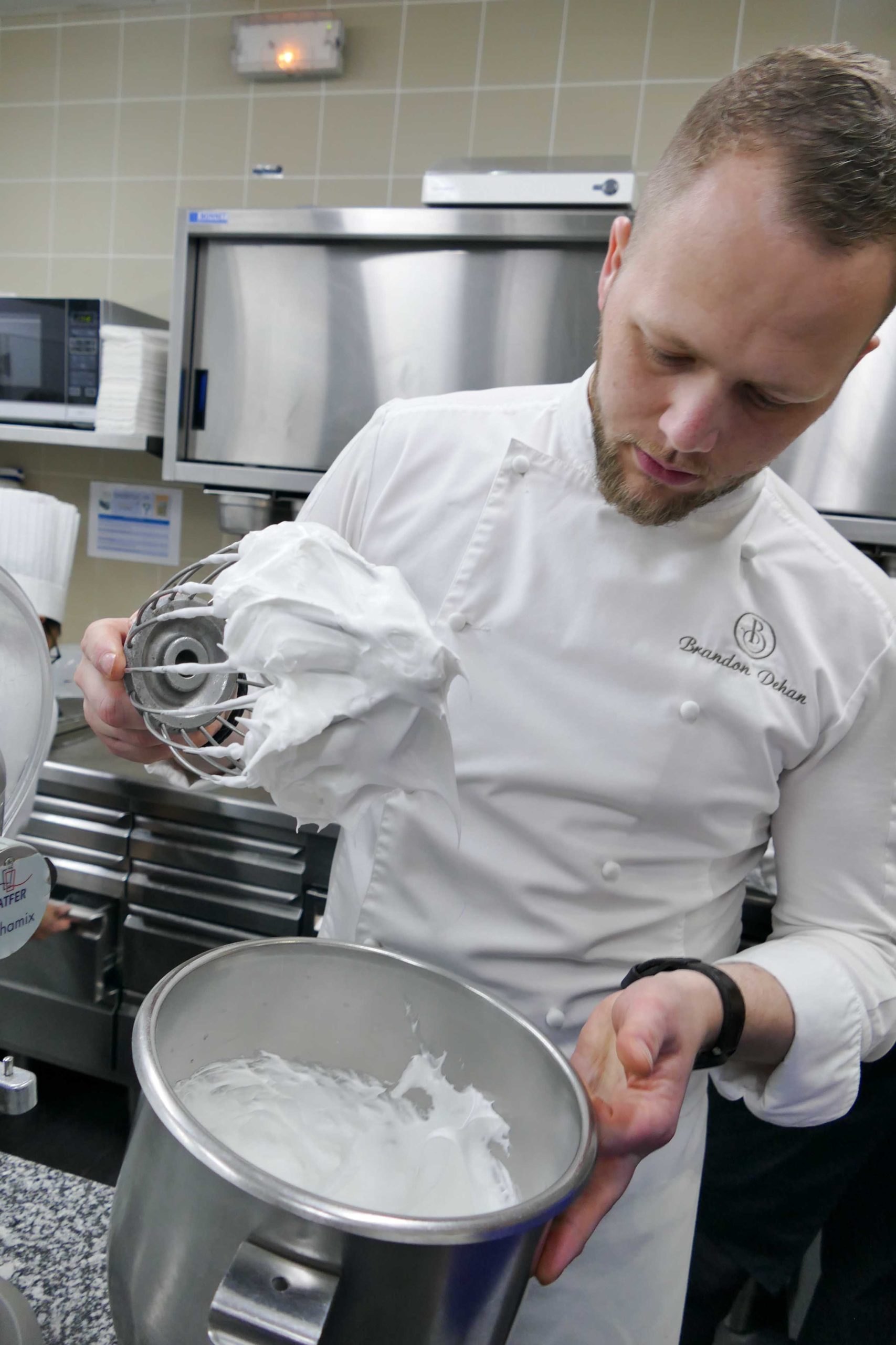 Recette de Brandon Dehan : Rhubarbe en croûte de meringue