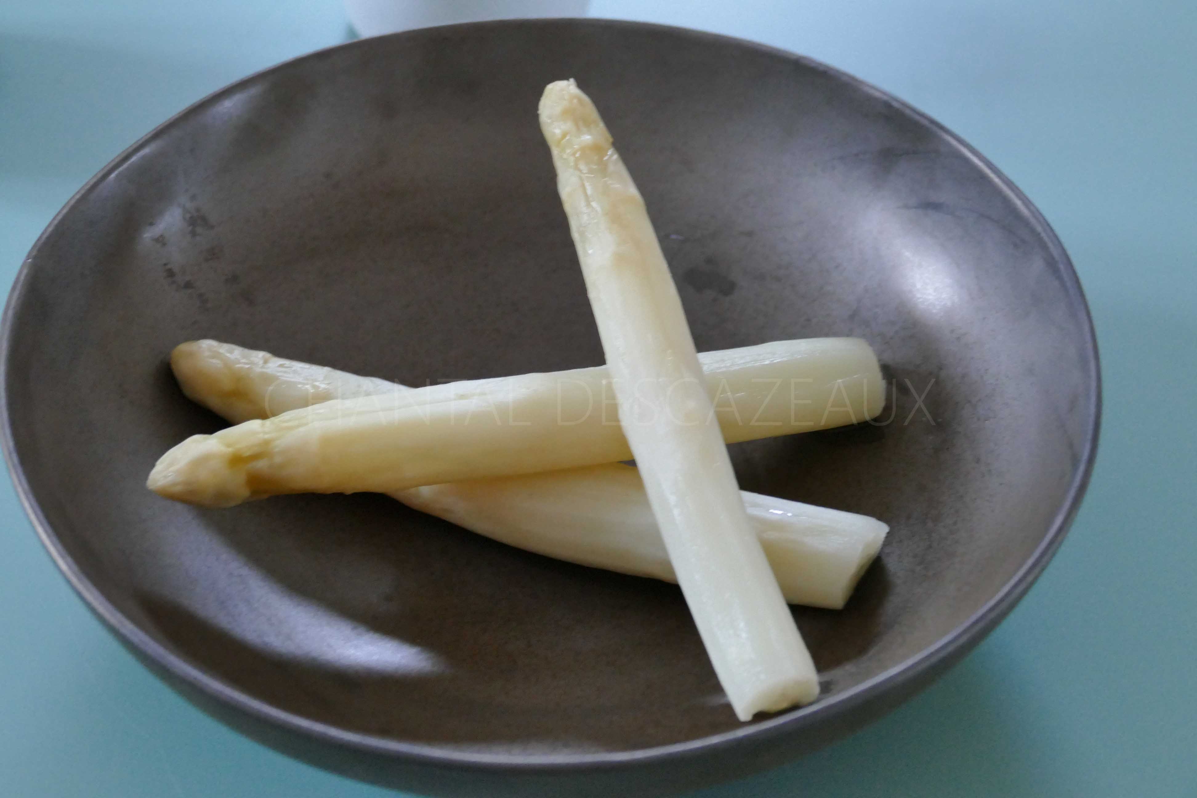 Asperges blanches, sauce gribiche - Recette Hélène Darroze