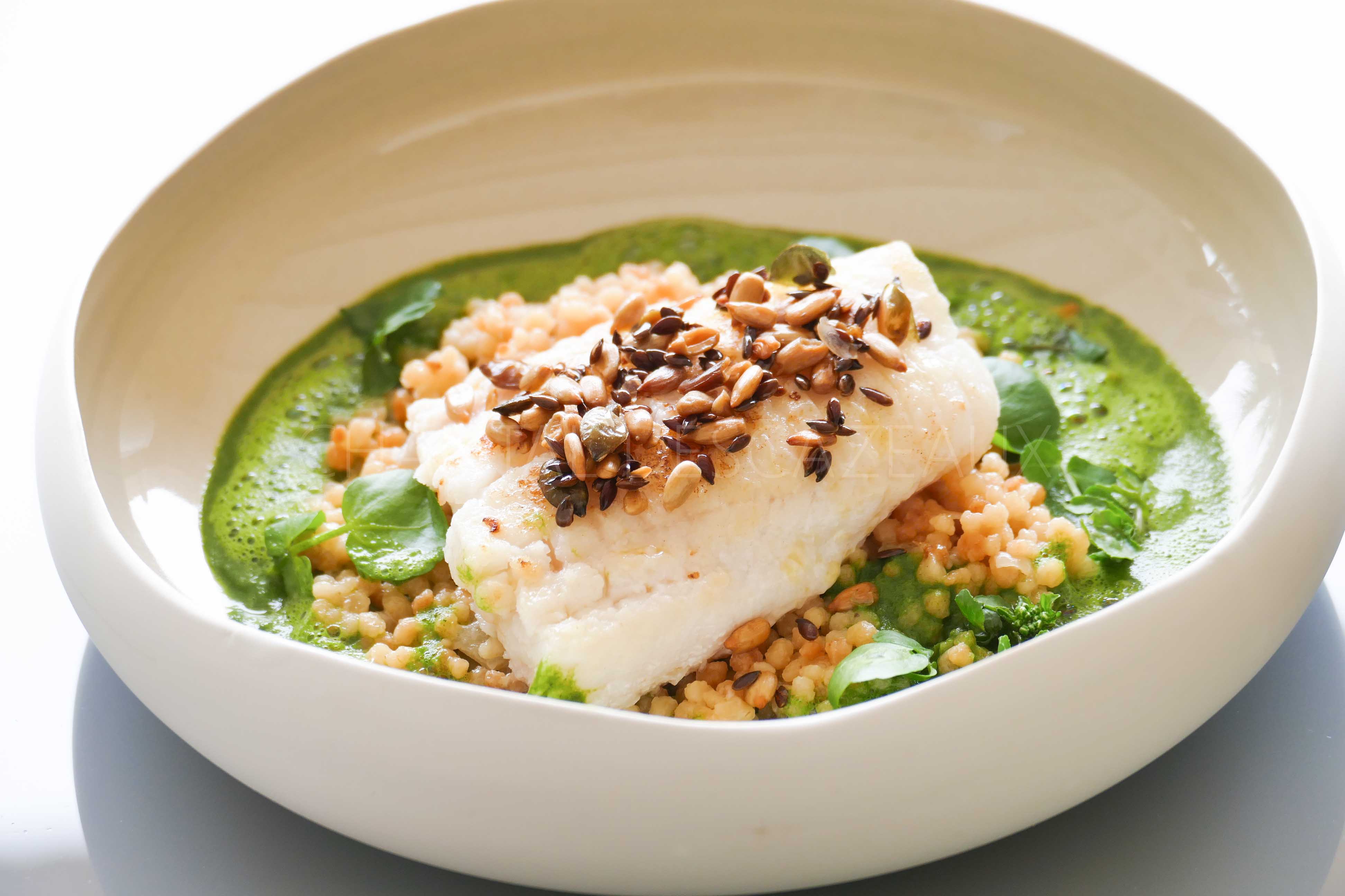 Loup de mer, sauce au cresson, frégola sarda et graines torréfiées ...