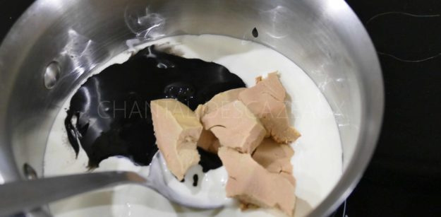 Anguille fumée et sésame noir dans une recette de David Toutain