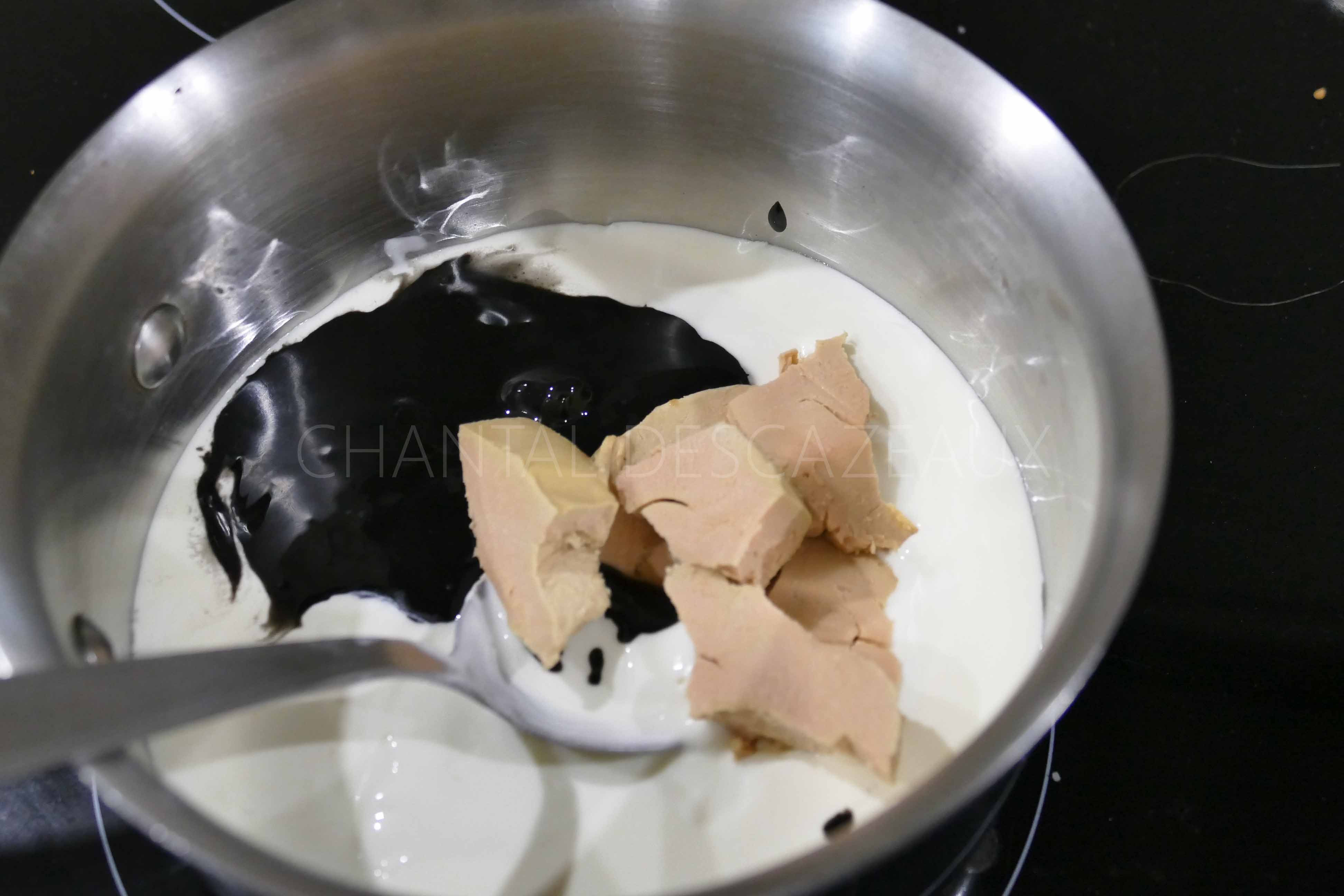 Anguille fumée et sésame noir dans une recette de David Toutain